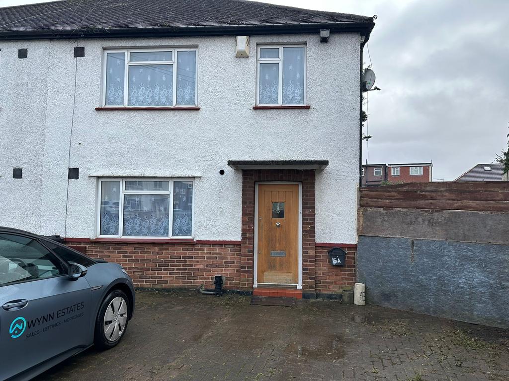 Ditton Road, Southall UB2 4 bed semi-detached house to rent - £3,500 ...