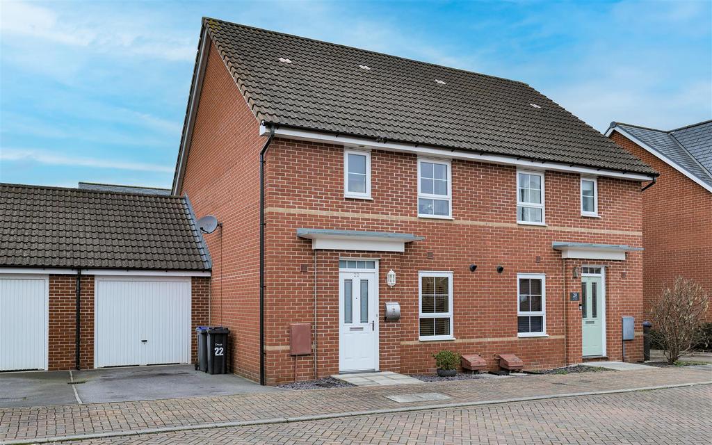 Rosemary Way, Melksham SN12 3 bed semi-detached house - £280,000
