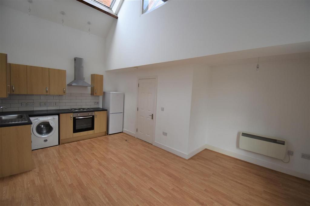 Howardsgate, Welwyn Garden City 2 bed flat - £1,175 pcm (£271 pw)