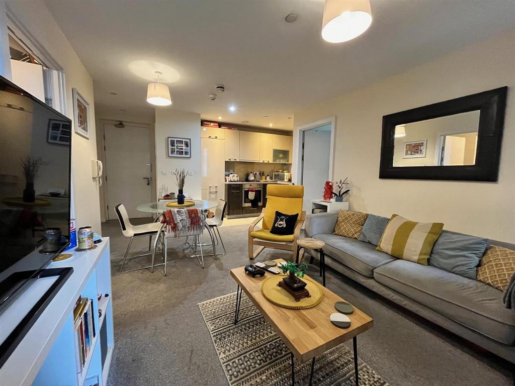 Spectrum, Block 7, Blackfriars Rd 2 bed apartment - £1,300 pcm (£300 pw)
