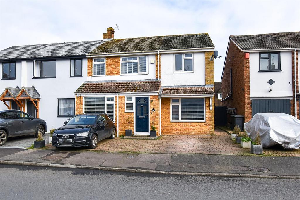 Robson Drive, Aylesford 3 bed end of terrace house for sale - £420,000