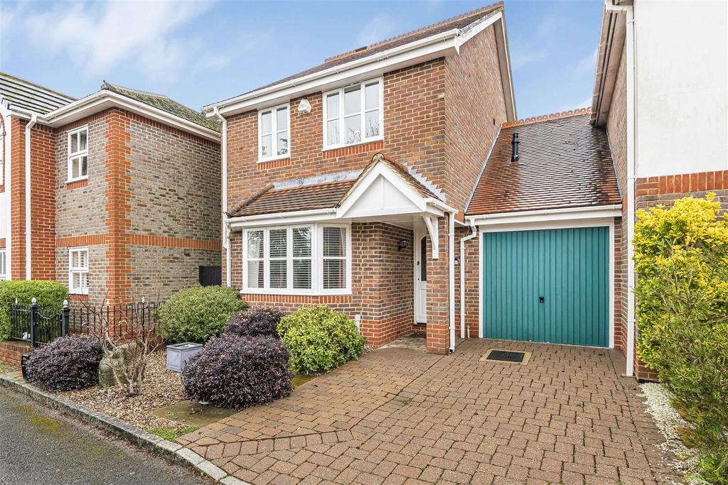 Surley Row, Emmer Green, Reading 3 bed link detached house - £600,000