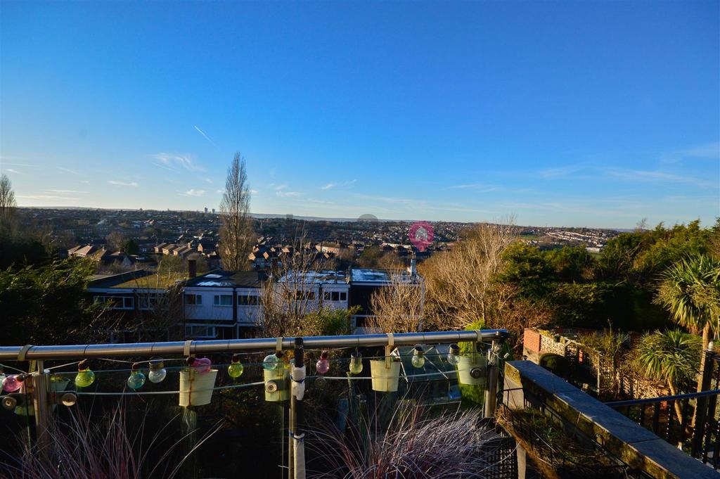 Fox Lane, Sheffield, S12 3 bed semi-detached house - £225,000