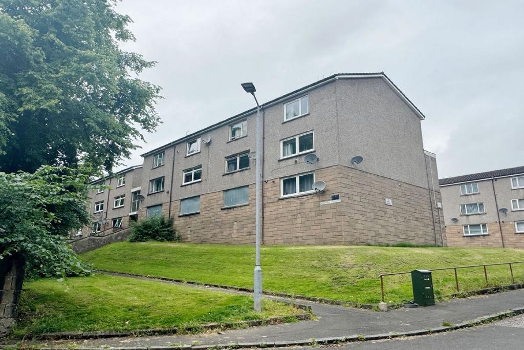 Woodside Crescent, Paisley PA1 2 bed maisonette - £60,000