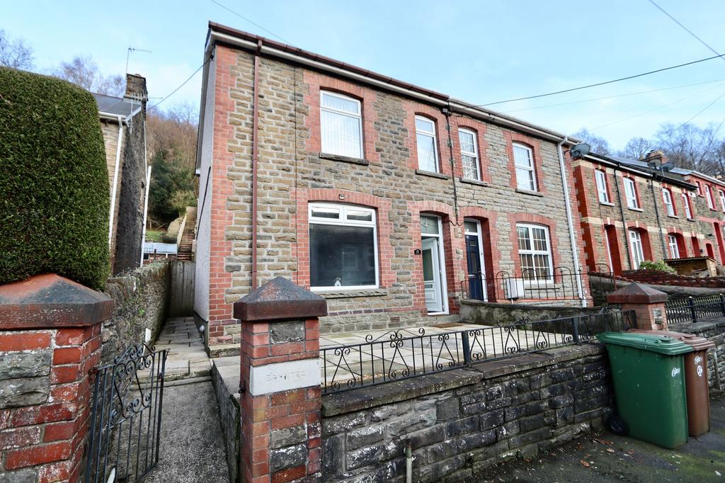 Commercial Street, Ynysddu, NP11 3 bed semi-detached house - £180,000