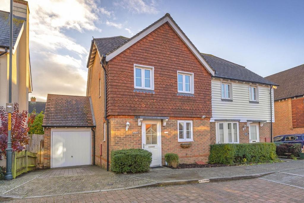 Langley Way, Kings Hill, ME19 4NJ 2 bed semi-detached house - £375,000