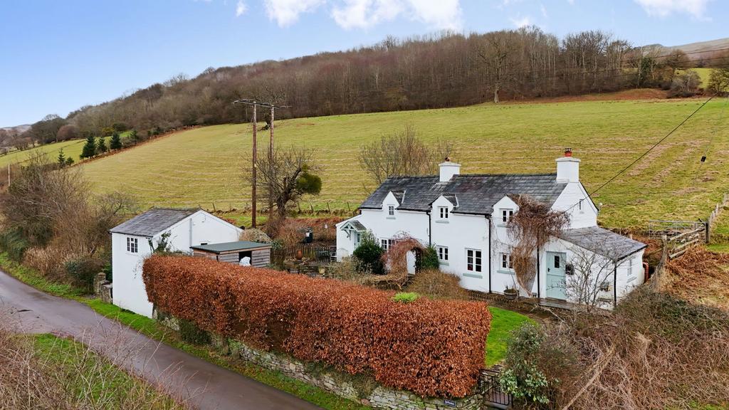 Crickhowell NP8 3 bed detached house - £475,000