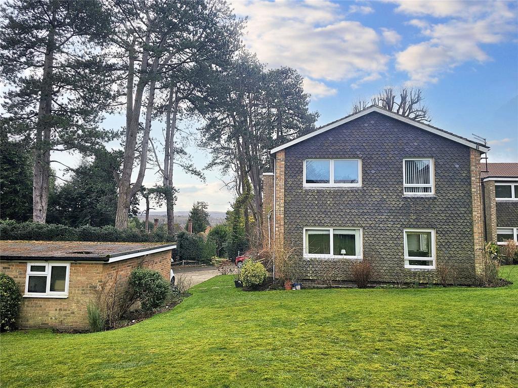 Elmleigh, West Sussex GU29 2 bed apartment - £260,000
