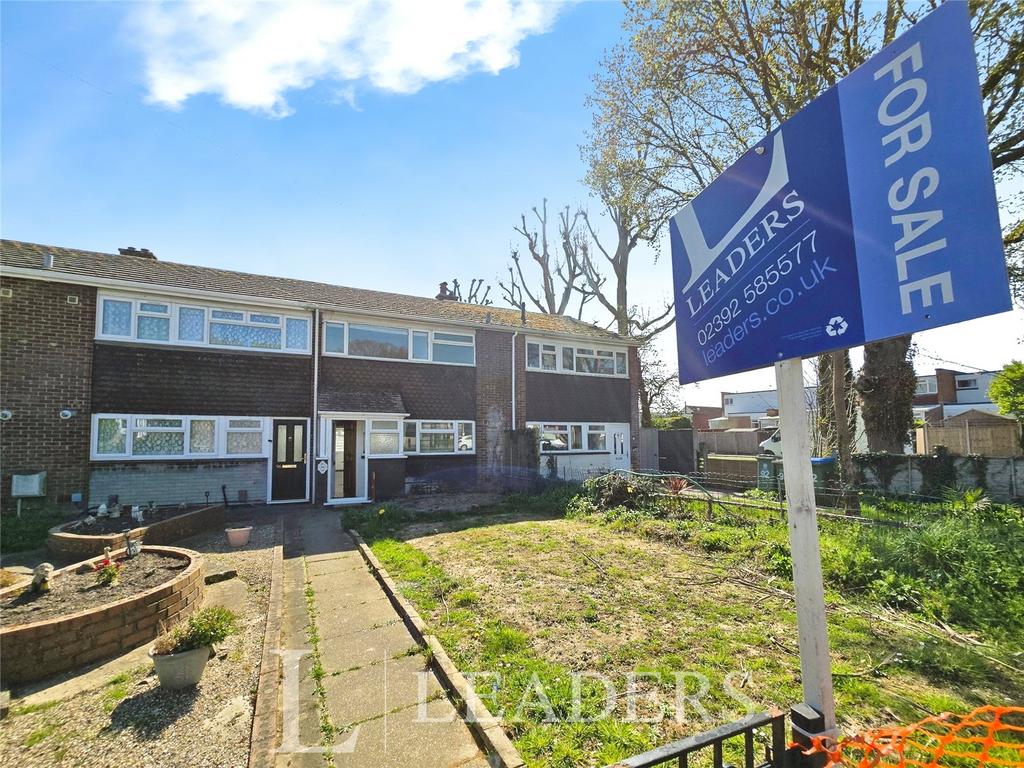 Longmynd Drive, Fareham, Hampshire 3 bed terraced house - £250,000