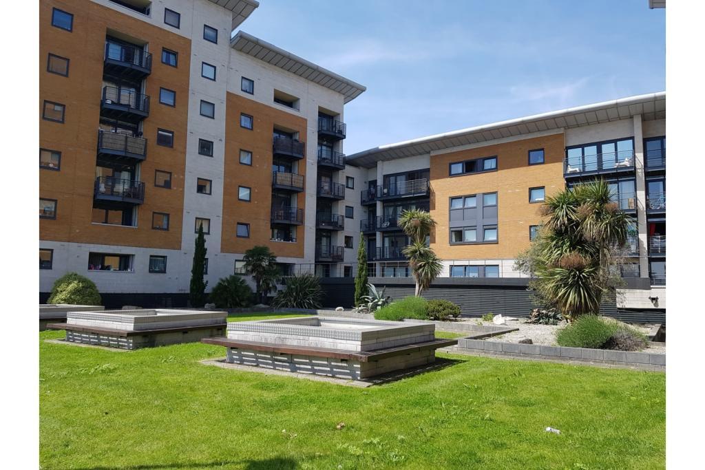 Fishguard Way, London, E16 2 bed flat - £2,000 pcm (£462 pw)