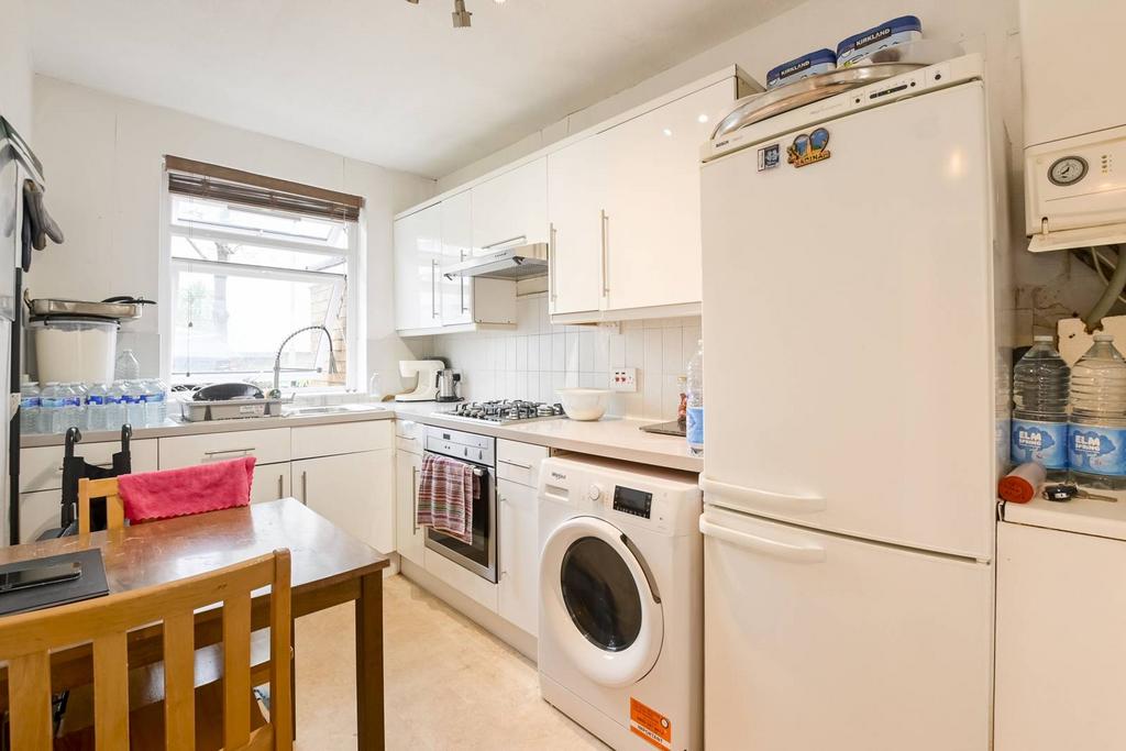 Cornford Grove, Balham, London, SW12 1 bed bungalow - £340,000