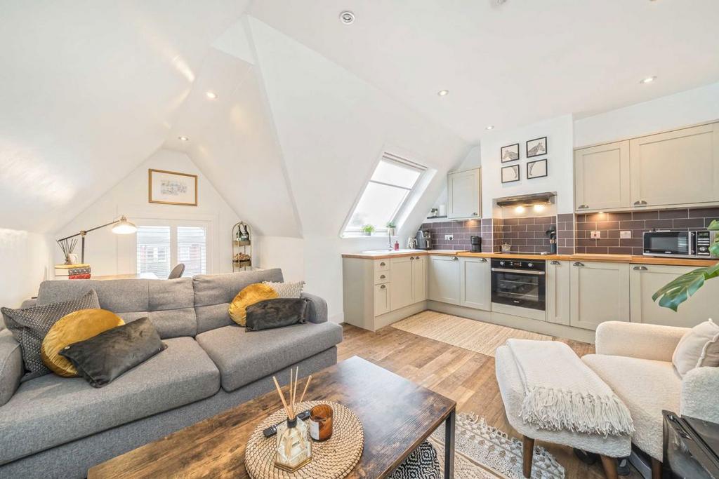 Hopton Road, London SW16 1 bed flat for sale - £315,000