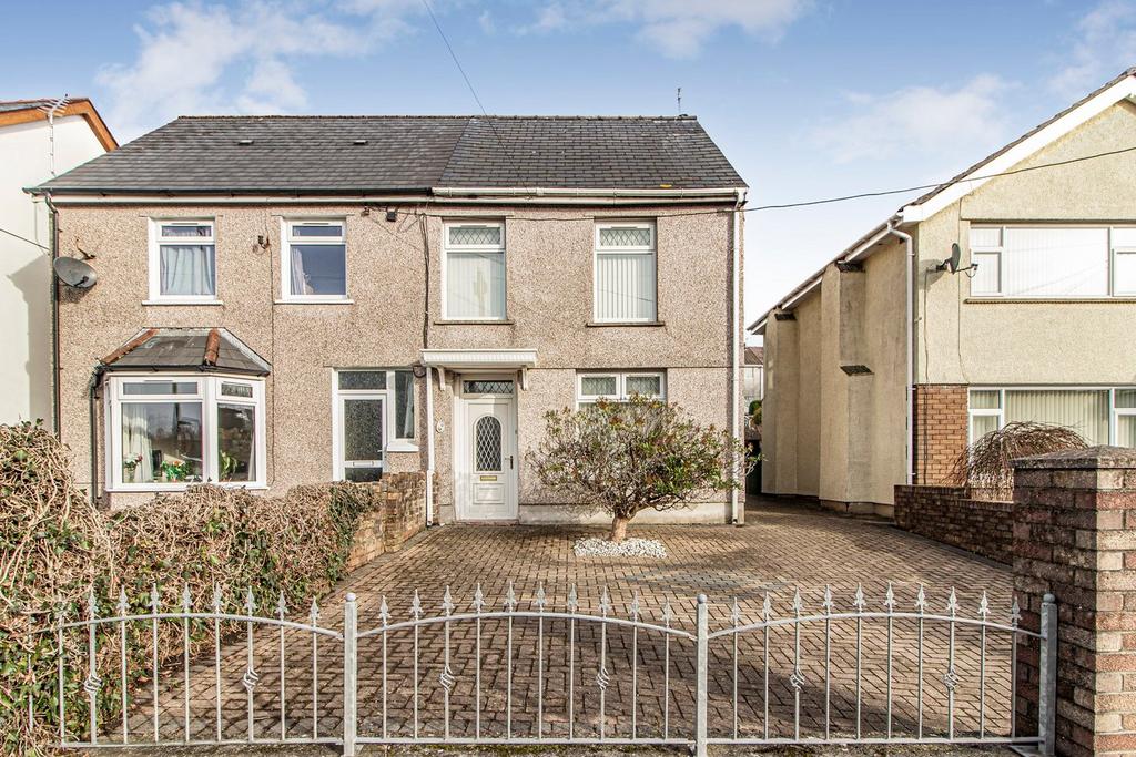 The Woodlands, Pontypridd CF38 2 bed semi-detached house - £205,000