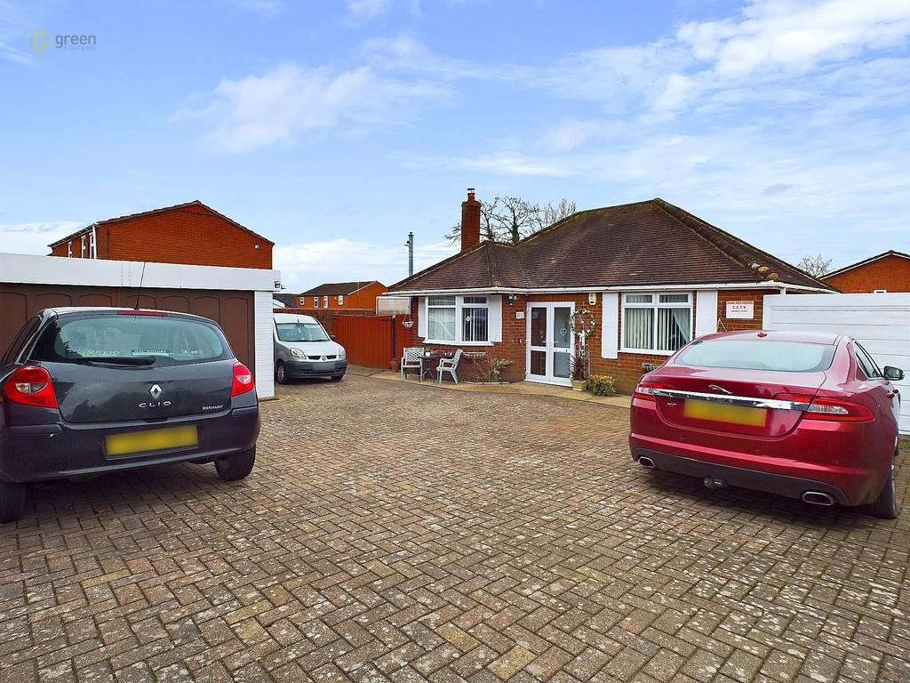 Glascote Road, Tamworth B77 2 bed detached bungalow for sale - £325,000