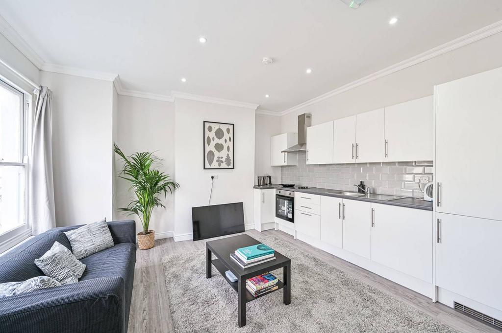 Church Road, Harlesden, London, NW10 3 bed flat for sale - £375,000
