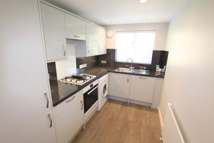 Ruxley Court, Woking GU22 2 bed apartment - £1,550 pcm (£358 pw)