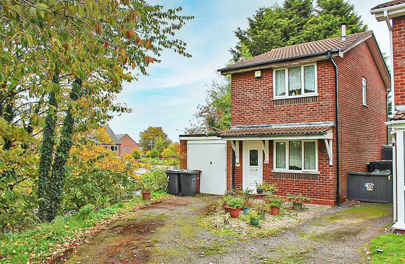Pickwick Place, Bilston, WV14 0LB 2 bed detached house - £190,000