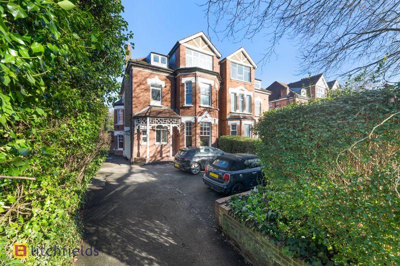 Great North Road, Highgate London, N6 3 bed flat for sale - £1,150,000
