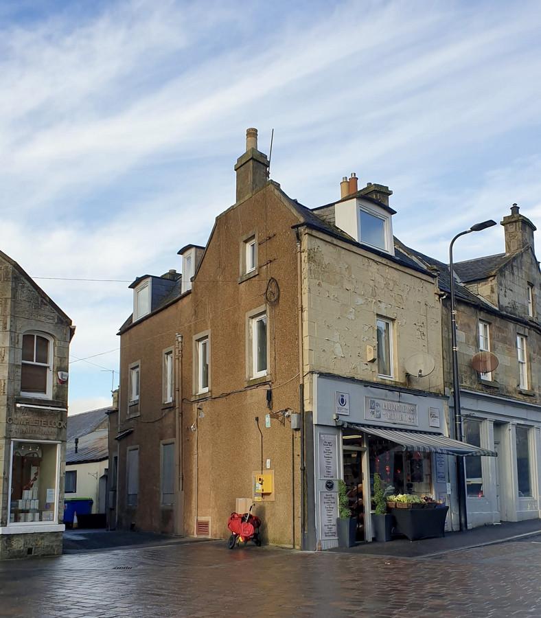 Parliament Square, Kinross, KY13 2 bed flat - £110,000