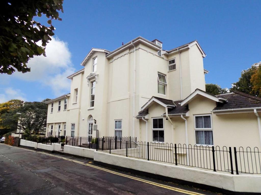 Kilburn Hall, Torwood Gardens Road... 2 bed apartment - £190,000