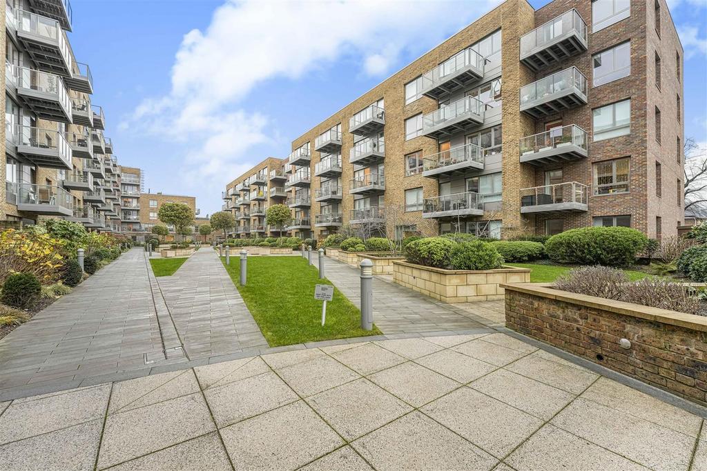 Cooper Court, Smithfield Square, N8 1 bed flat - £380,000