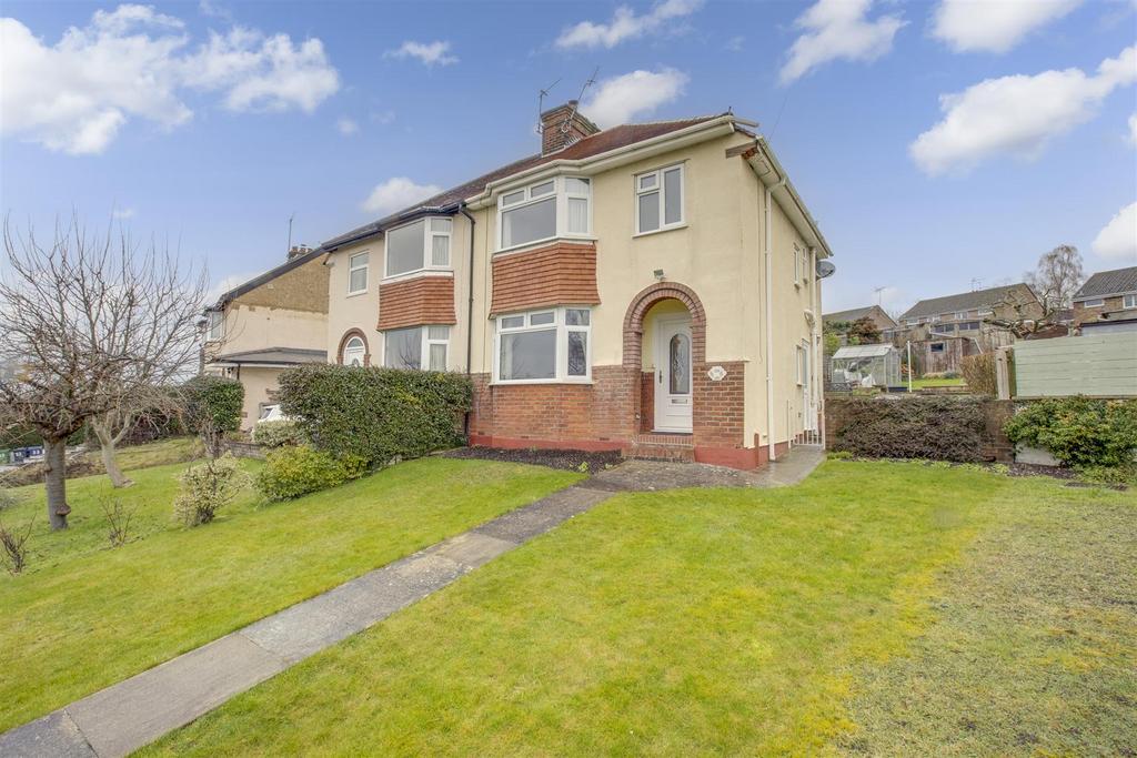 Robinson Road, High Wycombe HP13 3 bed semi-detached house - £475,000