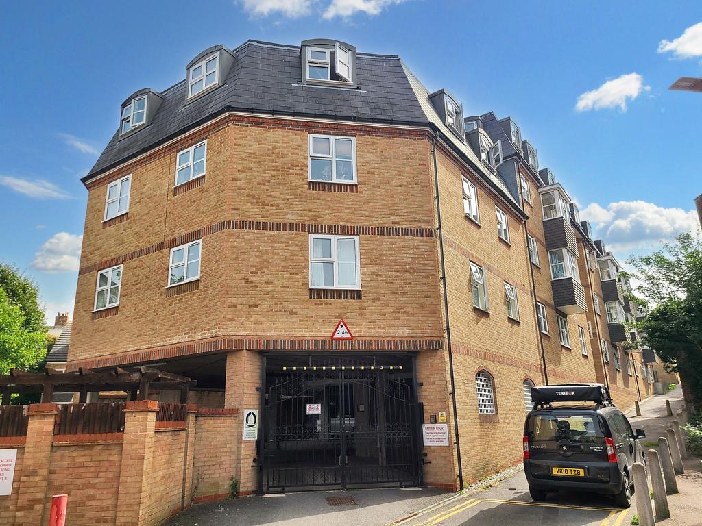 Darwin Court, Rochester 1 bed flat for sale - £180,000