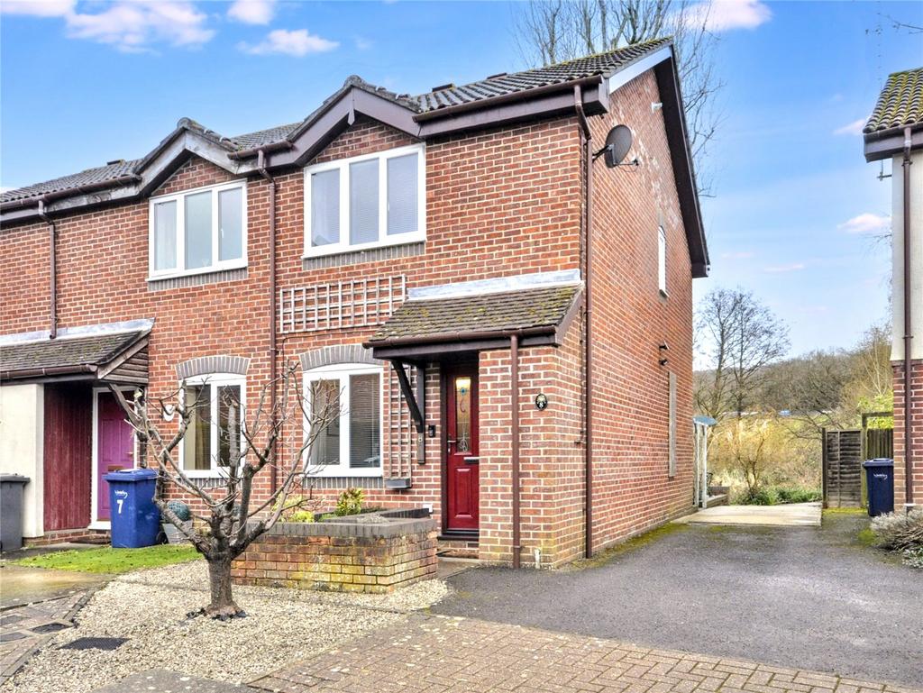 Lammas Close, Godalming, Surrey, GU7 2 bed end of terrace house for ...