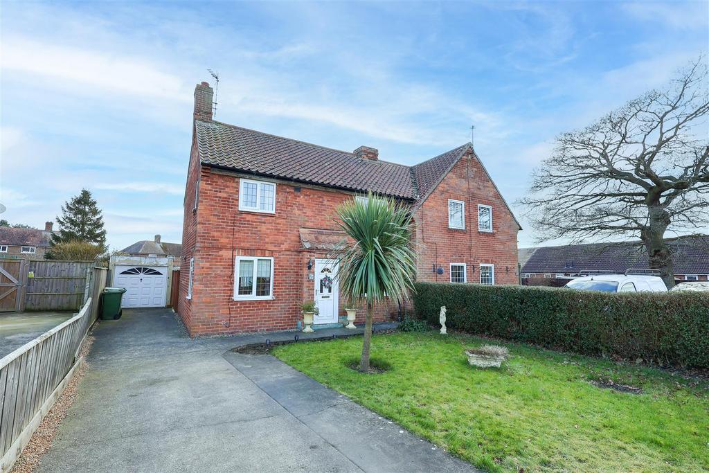 Hambleton Avenue, Thirsk 3 bed semi-detached house - £220,000