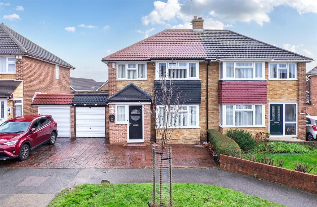 Windhover Way, Gravesend, Kent, DA12 3 bed semi-detached house for sale ...