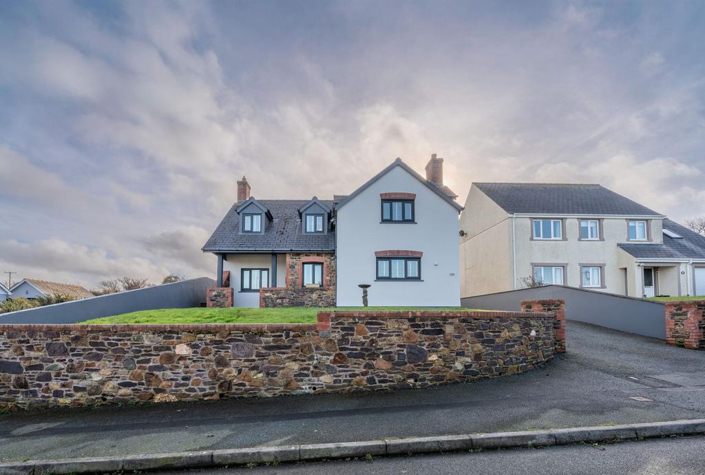 Heol Caradog, Fishguard SA65 5 bed detached house for sale - £625,000