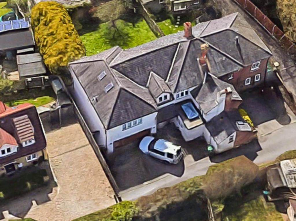 Hatch Road, Brentwood 4 bed semi-detached house - £800,000
