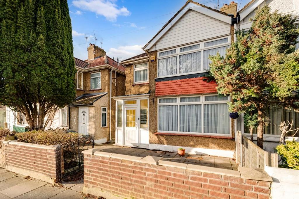 Beresford Avenue, London W7 3 bed semi-detached house - £625,000