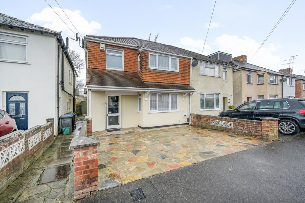 Kings Road, Addlestone KT15 4 bed semi-detached house - £600,000