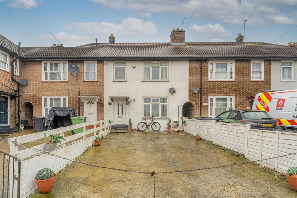 Devonshire Gardens, London N17 3 bed house - £450,000