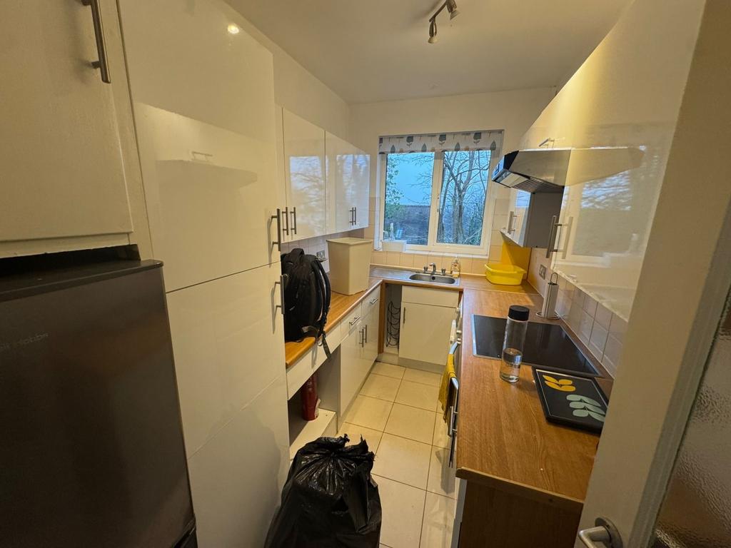 Moat Lodge London Road, Harrow, HA1 3LU 1 bed flat - £1,400 pcm (£323 pw)