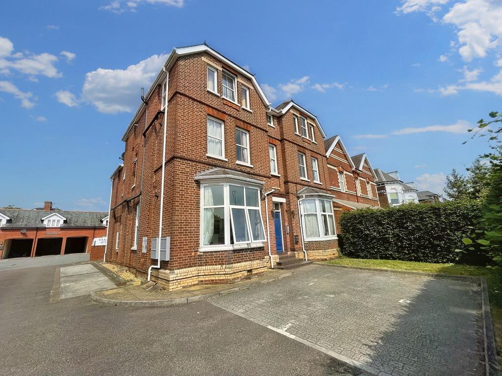 Exeter EX2 1 bed apartment - £140,000