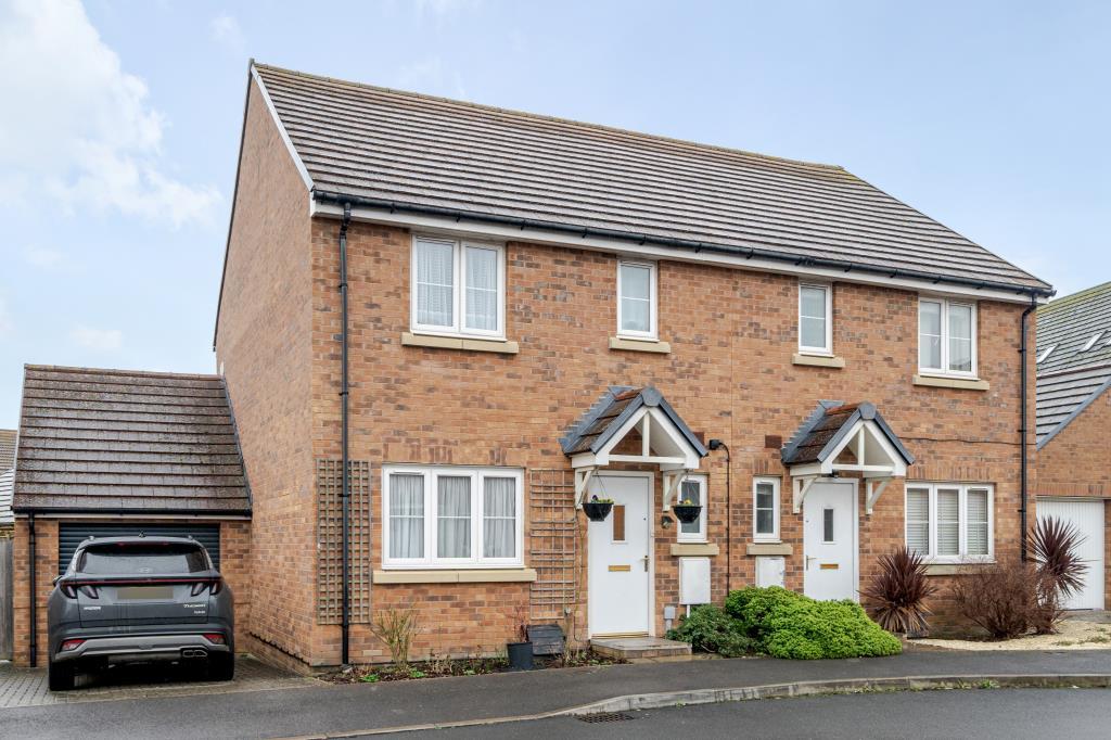Didcot, Oxfordshire, OX11 3 bed semi-detached house - £425,000