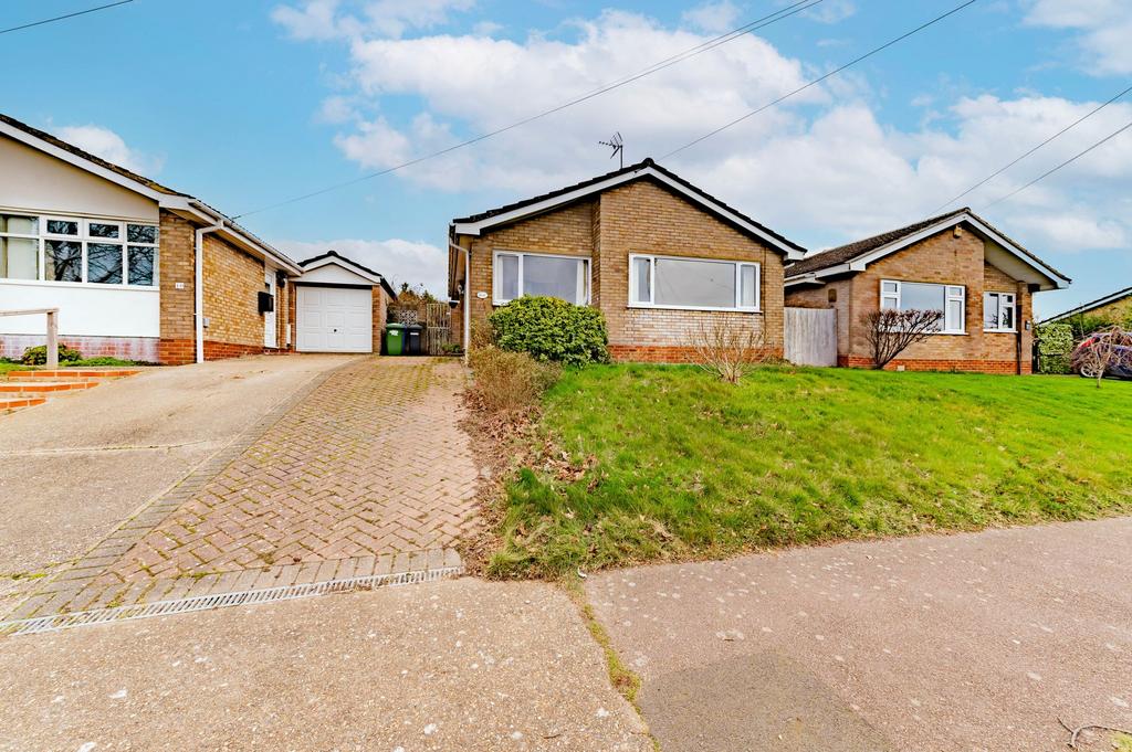 Tunstall Drive, Lowestoft 2 bed detached bungalow - £200,000