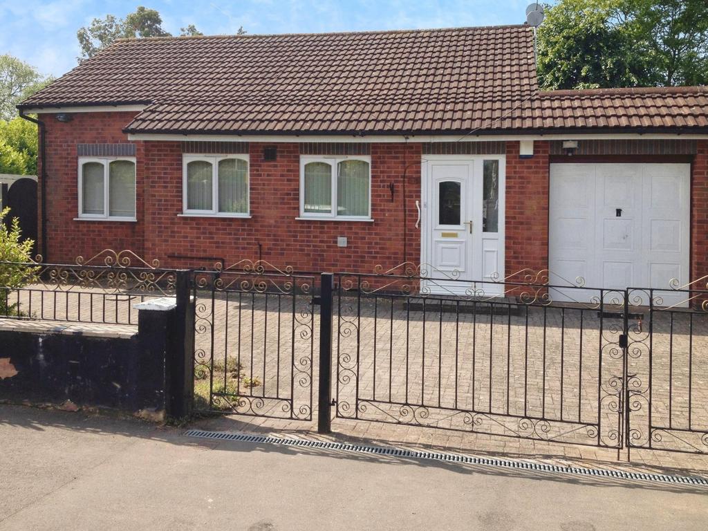 Renton Road, Wolverhampton WV10 2 bed detached bungalow - £795 pcm (£ ...
