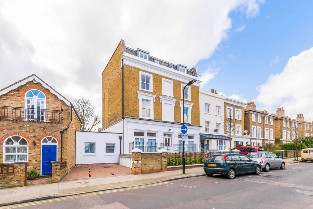 Navarino Road, London Fields, London, E8 Studio - £1,650 pcm (£381 pw)
