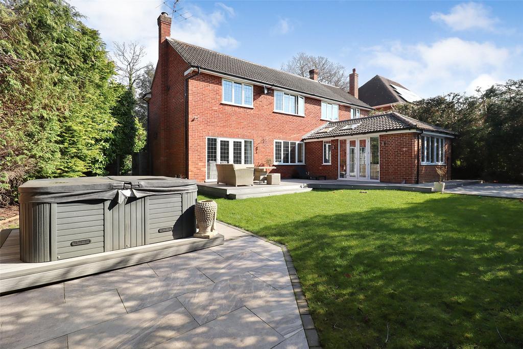 Mulroy Drive, Surrey GU15 5 bed detached house - £1,050,000