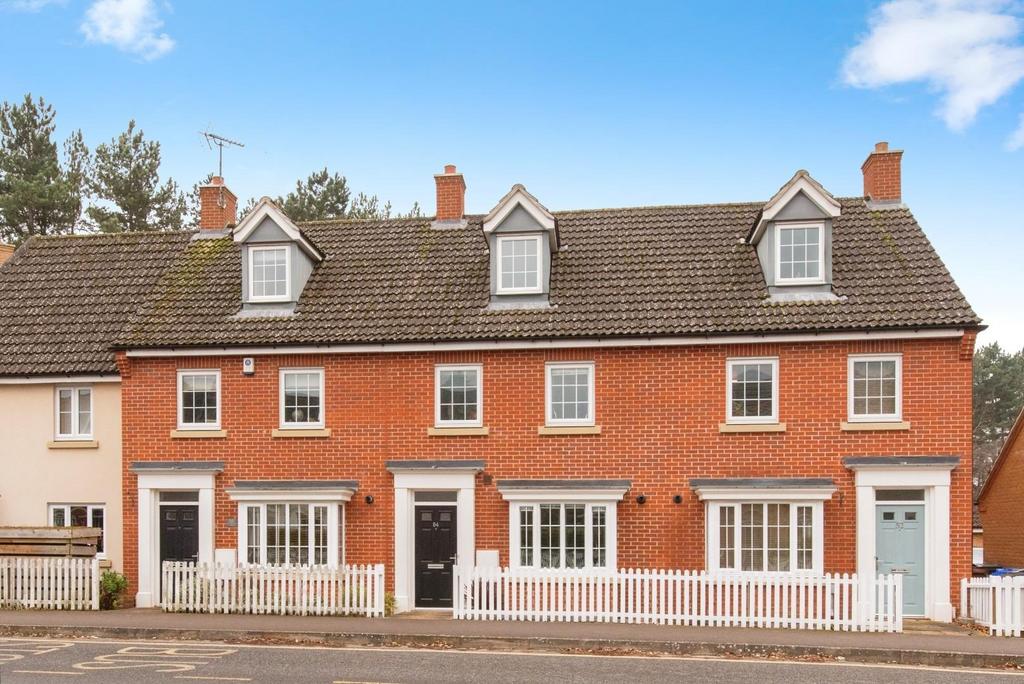 Hundred Acre Way, Red Lodge IP28 3 bed terraced house for sale - £290,000