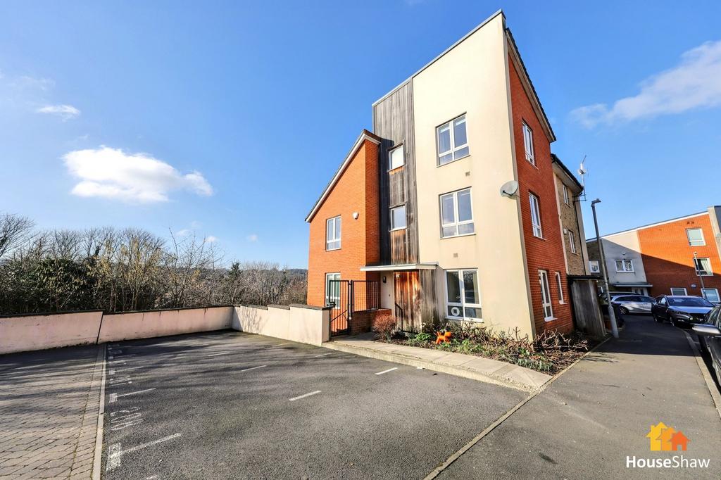 The Roperies, High Wycombe, HP13 7FW 4 bed end of terrace house for ...