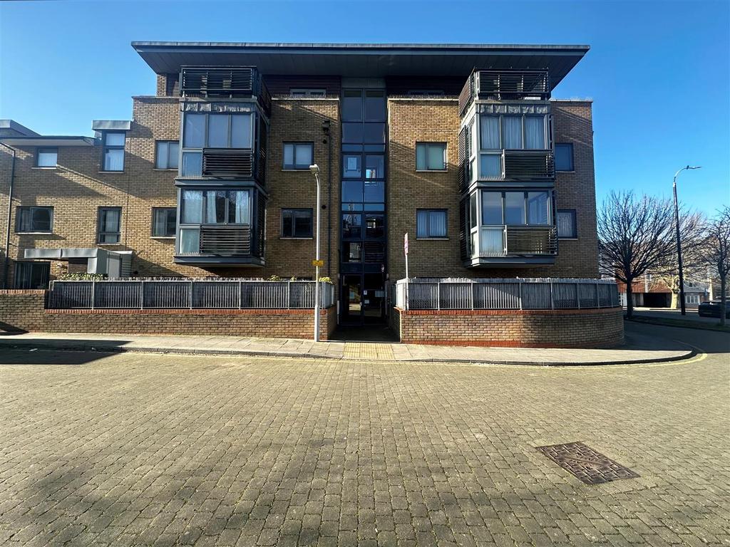 Clarence Row, Gravesend 2 bed flat - £1,150 pcm (£265 pw)