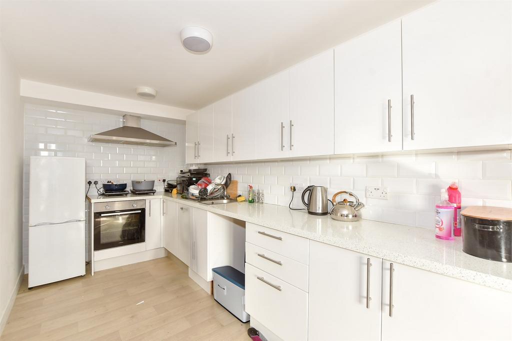Trinity Crescent, Folkestone, Kent 3 bed apartment - £325,000