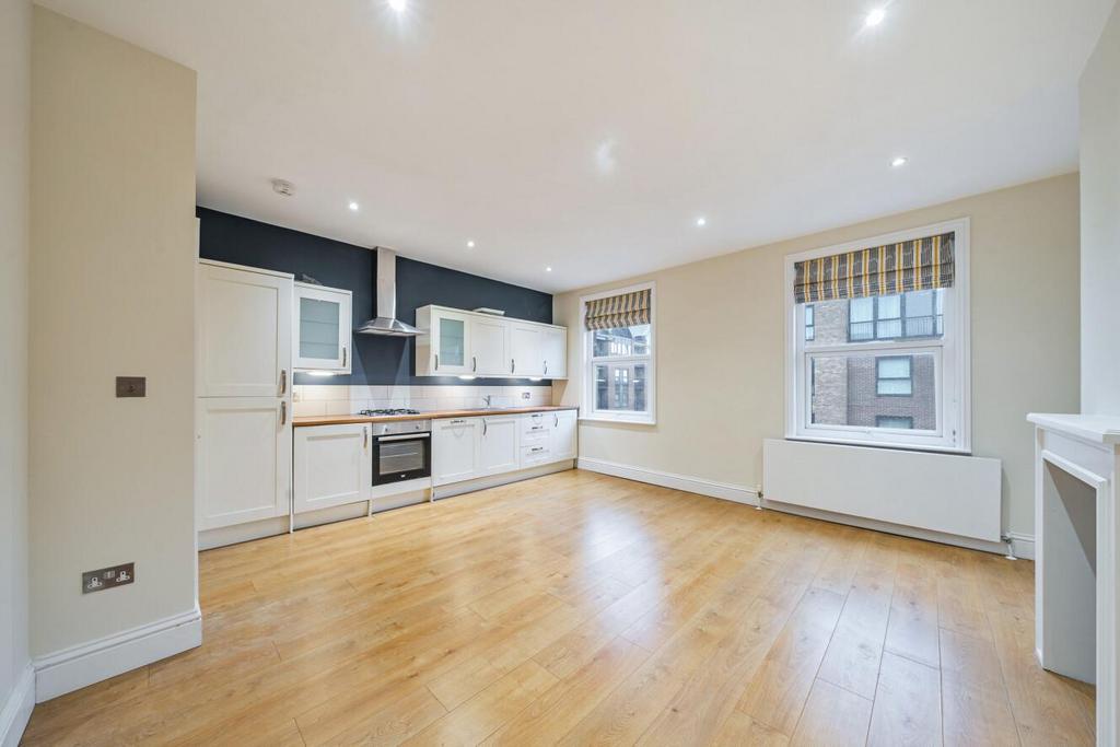 Tooting High Street, Tooting 3 bed flat - £545,000