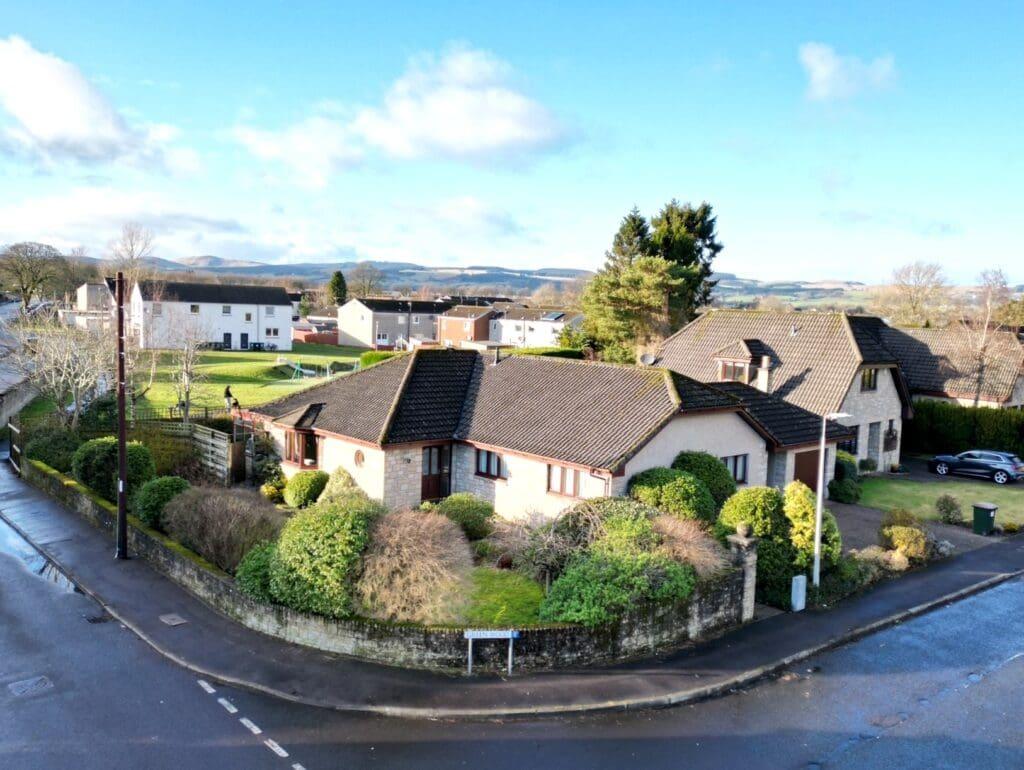 Green Wood, Kinross KY13 4 bed detached bungalow for sale - £395,000