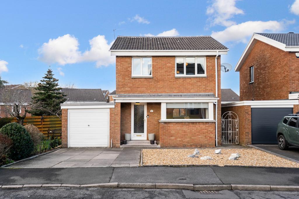 Oak Lea, Hamilton, ML3 3 bed detached house - £240,000