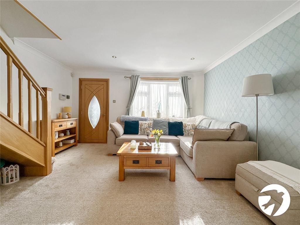 North Bank Close, Strood, Kent, ME2 4 bed semi-detached house - £400,000
